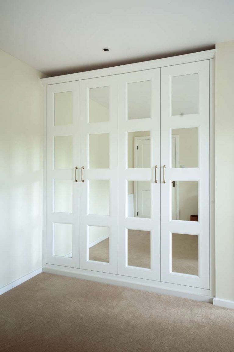 Fitted-mirror-wardrobe-with-multi-panel-mirrors – Built in Solutions